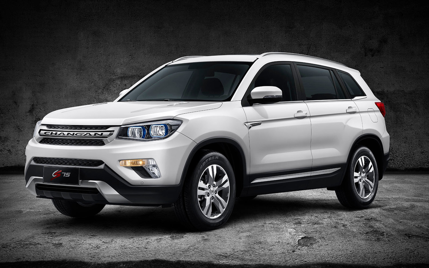 Comparison - Acura CDX 2017 - vs - Changan CS75 2.0 2018 | SUV Drive